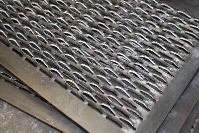 China Hot-Dip Galvanized Crocodile Mouth Anti-Slip Plate for sale
