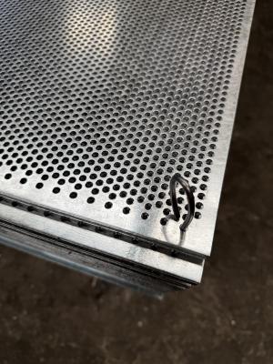 China 0.8mm Thick Anti Slip Safety Grating For Safety Barriers Grip Strut Plank for sale
