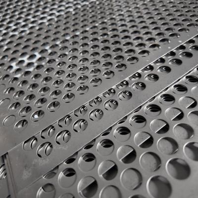 China Custom Round Hole Perforated Stainless Steel Sheet For Vibrating Screens for sale