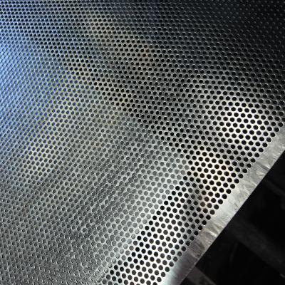 China 1mm Galvanized Perforated Mesh Construction Hoarding For Wind Resistance for sale