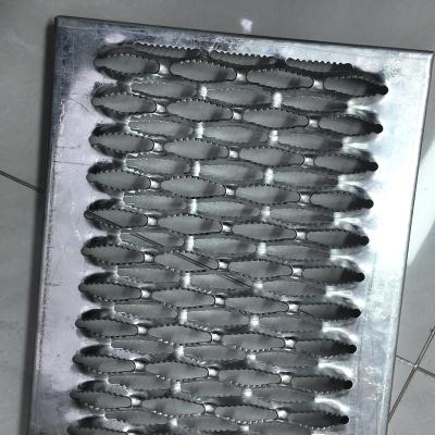 China Hot Dip Galvanized Q235 Carbon Steel Anti Slip Walkway Plate for sale