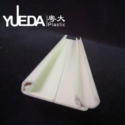 China Resistência química Perfis de plástico de PVC Faixa de pinça de plástico Não tóxica à venda