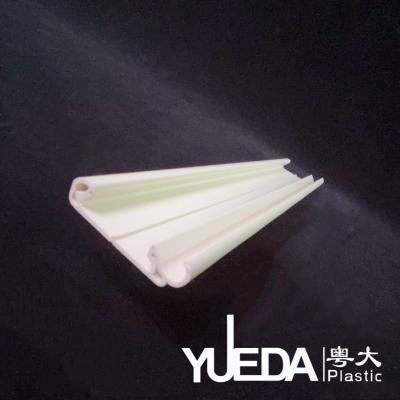 China Resistência química Perfis de plástico de PVC Faixa de pinça de plástico Não tóxica à venda