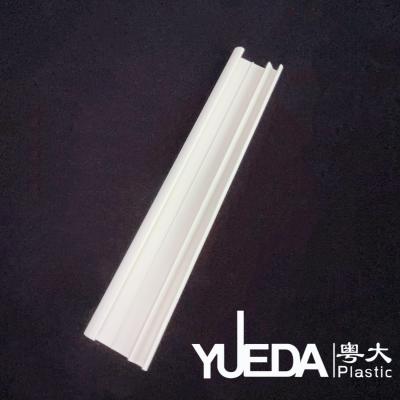 China Resistência química Perfis de plástico de PVC Faixa de pinça de plástico Não tóxica à venda