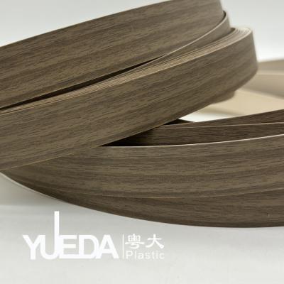 China High Durability Wood Grain PVC Cabinet Edging Banding With Customizable Length for sale