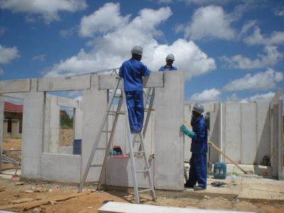 China Light Weight Concrete Prefabricated House For Permanent Family Homes for sale