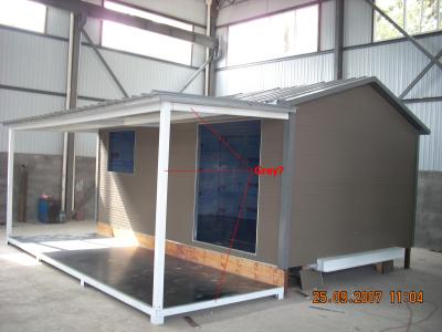 China Los hogares prefabricados de acero del indicador de la luz del canal de C prefabricaron confiable en venta