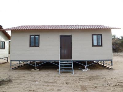 China Casa prefabricada fuerte de la estructura de acero con el panel de bocadillo en venta