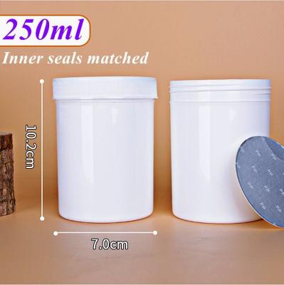 Cina 150ml 250ml 500ml White Black blue translucent Plastic Cosmetic Container PP Cream Jar Protein Powder PP jar in vendita