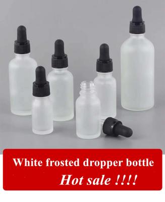 中国 5ml 10ml 15ml 20ml 30ml 1oz 空の精油ボトル ホワイト フロストグラスドロッパー 金色のリングドロッパーキャップ付きボトル 販売のため