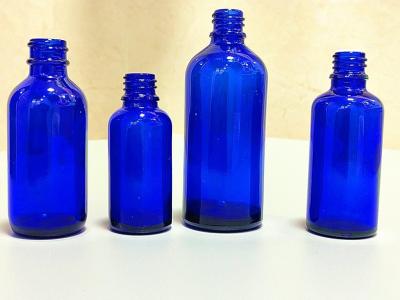Cina 30 ml 50 ml 60 ml Bottiglia cosmetica vuota rotonda piccola Blu trasparente olio essenziale Vetro gocciolante Bottiglia vetro in vendita