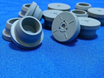 Cina 13 mm 20 mm 32 mm Uso medico Blu Grigio Liofilizzazione Tappi di gomma butila per flaconcino di vetro Bottiglia per infusione di vetro in vendita