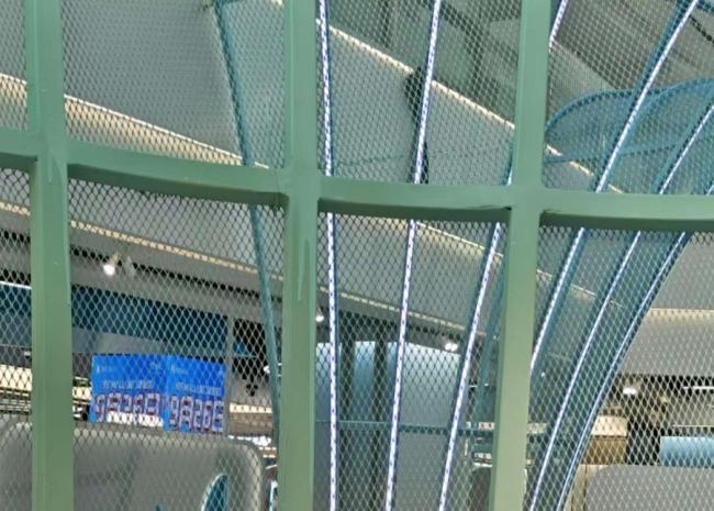 Stainless steel wire rope mesh in aviary application