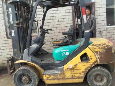 China good condition komatsu FD25-16 forklift with side shift and three stage for sale