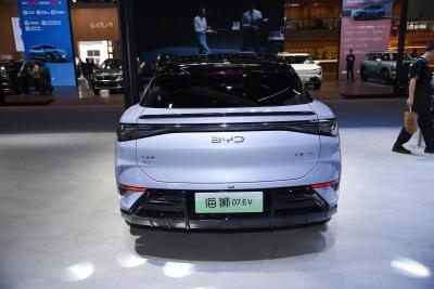 Cina 2024 BYD Sea Lion 07 EV Dual Motor Touch Screen 4 Wheel Drive Pure Electric SUV di medie dimensioni in vendita