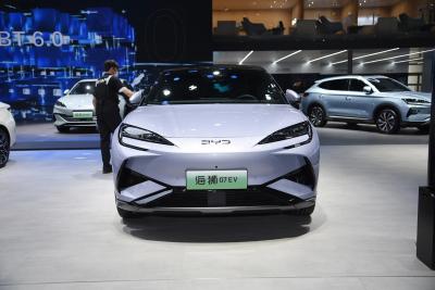 Cina 2024 BYD Sea Lion 07 EV Dual Motor Touch Screen 4 Wheel Drive Pure Electric SUV di medie dimensioni in vendita