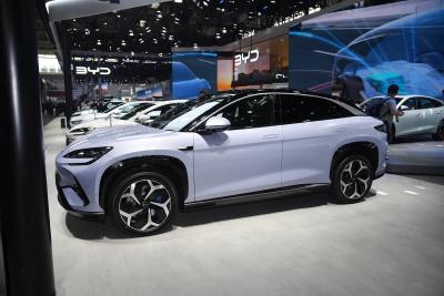 Cina 2024 BYD Sea Lion 07 EV Dual Motor Touch Screen 4 Wheel Drive Pure Electric SUV di medie dimensioni in vendita