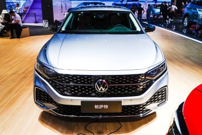 Cina VW P assat 300tsi Sedan multifunzionale volante 5070*1934*1905 mm in vendita