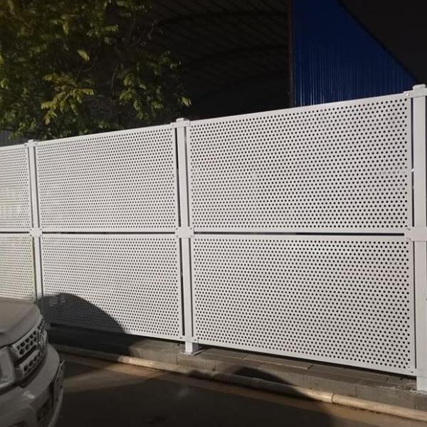 Quality Workshop Isolation Sheet Warehouse Fence Punching Plate Perforated Metal Fence for sale
