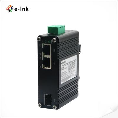 China Mini Industrial 1-Port 100/1000X SFP naar 2-Port 10/100/1000T 30W PoE+ Media Converter Te koop