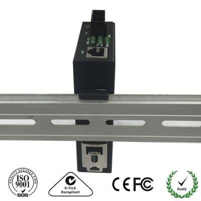 Cina DIN-Rail 10/100/1000Base-TX a 1000Base-X Ethernet Media Converter in vendita