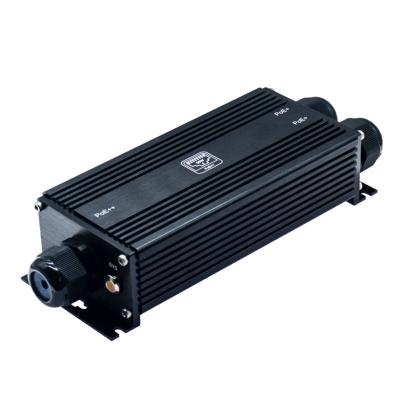 Chine Extendor industriel PoE Gigabit IP67 étanche à l'eau (1 x entrée 2 x sortie) à vendre