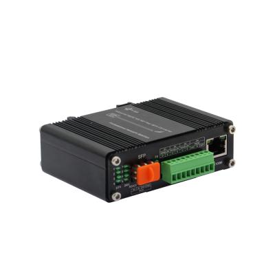 Cina Mini Industrial 10/100Base-T a 100Base-X SFP Fiber Ethernet Media Converter con 1Ch RS232/RS485/RS422 in vendita