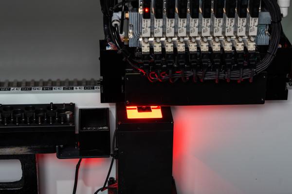TS10 SMT Pick And Place Machine 10 голов 100 питателей 01005 Поддержка высокой скорости