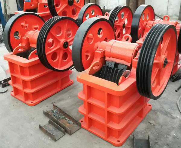 Quality Small Diesel Engine Power Jaw Type Mobile Mini Rock Jaw Crusher List with Design for sale