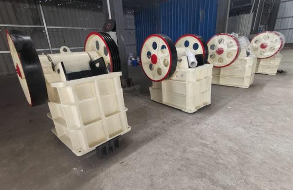 Quality Less Than 18% Material Moisture Cast Steel Jaw Crusher for Limestone/Cobble for sale
