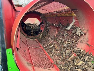 Cina Capacità 60 m3/ora Telecamere mobili per lo screening Compost Frammenti di legno Topsoil Mante bovine e ovine in vendita