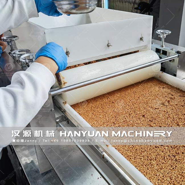 Feeding Hopper for Soft Puffed Rice Bar Machine