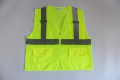 China Os bolsos funcionais da malha verde do poliéster da veste da segurança do vis do amarelo olá! com zíper fronteiam à venda