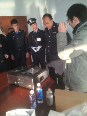 中国 危険な液体のための50w 14kgの携帯用爆発性の探知器の高レベル精密 販売のため