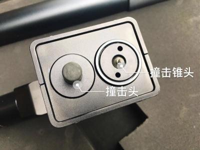 中国 1800g緊急の救助道具の望遠鏡の固体警察ガラスのブレーカ 販売のため