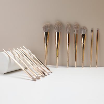 Cina Set di pennelli di qualità superiore di plastica di trucco della maniglia 13pcs di doratura nessuna crudeltà in vendita