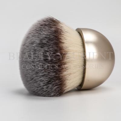 Cina L'uovo della spazzola di trucco della polvere di rifinitura della metallizzazione modella i capelli molli bassi di PBT in vendita