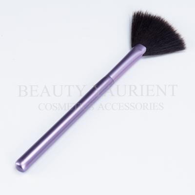 Cina Strumenti cosmetici di 16.7cm del fan della singola spazzola personalizzabile di trucco per aiutare dovere dolce in vendita