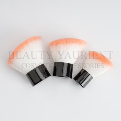 Cina Il Silkscreen Logo Synthetic Kabuki Blush Brush ha inclinato la spazzola di Kabuki di viaggio in vendita