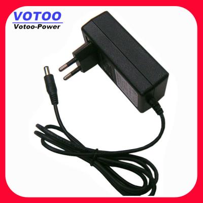 中国 台紙 15V DC CCTV の保安用カメラのための 2000mA によって調整される AC アダプターを囲んで下さい 販売のため