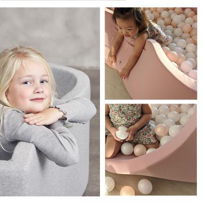 Cina High Density Memory Foam Play Set With Ball Pit  Heart Shaped in vendita
