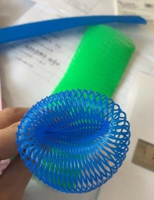 Cina Polietilene molle della buona di elasticità manica protettiva di plastica del reticolato per le parti di metallo in vendita