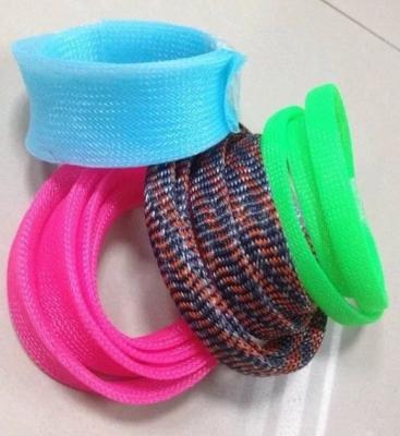 China Gevlechte Uitzetbare Sleeving-Kabelbescherming, de Automobiele Zwarte van Huisdieren Uitzetbare Gevlechte Sleeving Te koop