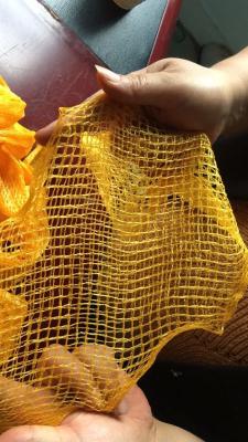 China De aangepaste Kleurennetwerk het Opleveren Zakken breiden Tubulaire Zwarte Drawstring bij Bovenkant Te koop