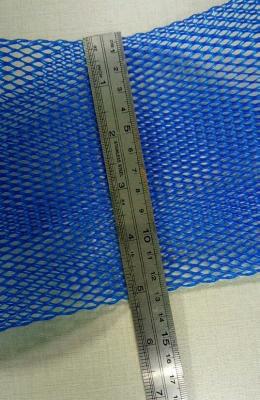China 130MM Breedtepe Beschermend Netwerk Sleeving, het Blauwe PE Opleveren voor Metaalbescherming Te koop