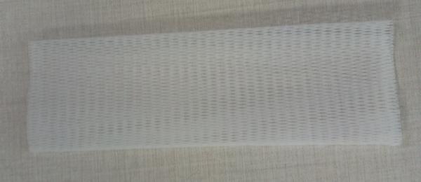 La bouteille protectrice de boisson alcoolisée de maille de PE blanc gaine le polyéthylène mou réutilisable de 80 mailles