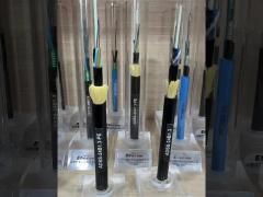 Hoogsnelheid ADSS glasvezel kabel buitenshuis g652d 24 kern spanningen single mode span 300 Aramid garen dubbele PE jas