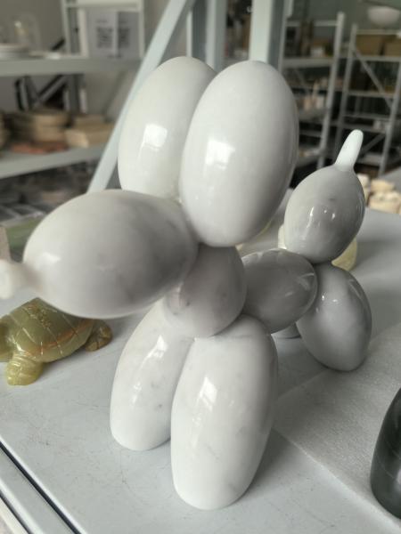 Quality Exquisite Balloon Dog Marble Sculpture Figurines Custom Craft Marble Sturdy for sale