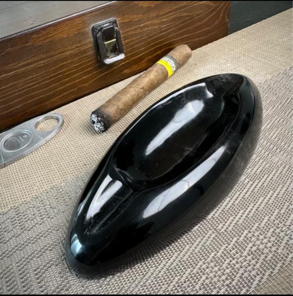 Quality Ice Obsidian Natural Cigar Ashtray Black Durable With Premium Material for sale