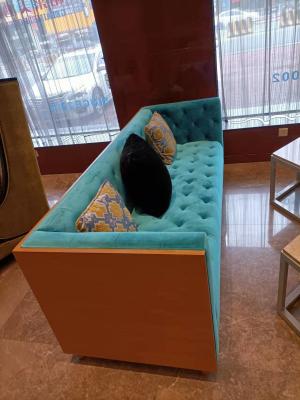 China 2200*900*800mm Gelaimei Houten Kader Knoop Doorgenaaid Sofa Blue For Living Room Te koop